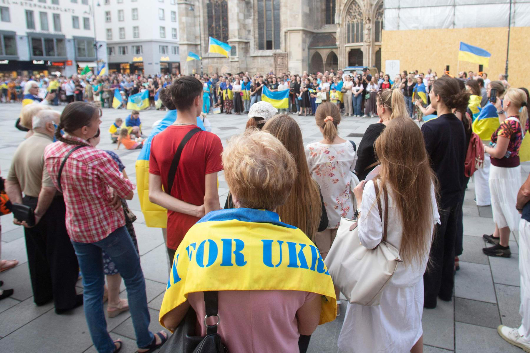 „Rot-Weiß-Rot-Karte plus“ für Ukrainer kommt ab 1. Oktober „Rot-Weiß-Rot-Karte plus“ für Ukrainer kommt ab 1. Oktober