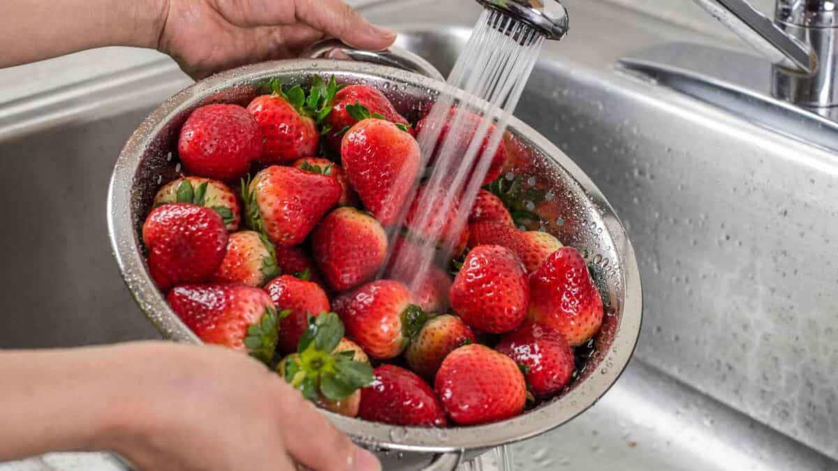 12 Easy Ways To Clean Your Produce And Avoid The Chemical Nightmare 12 Easy Ways To Clean Your Produce And Avoid The Chemical Nightmare