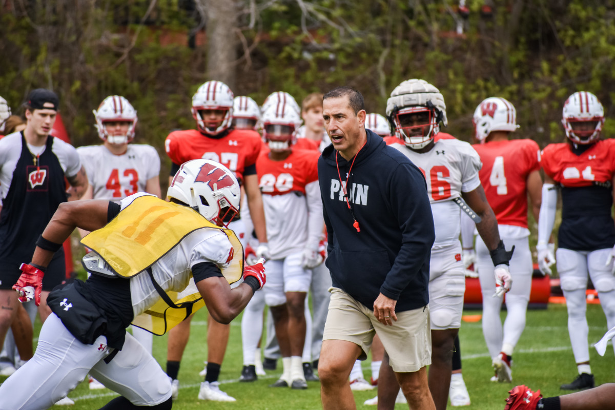 Wisconsin Football Promoting Defensive Assistant to Safeties Coach