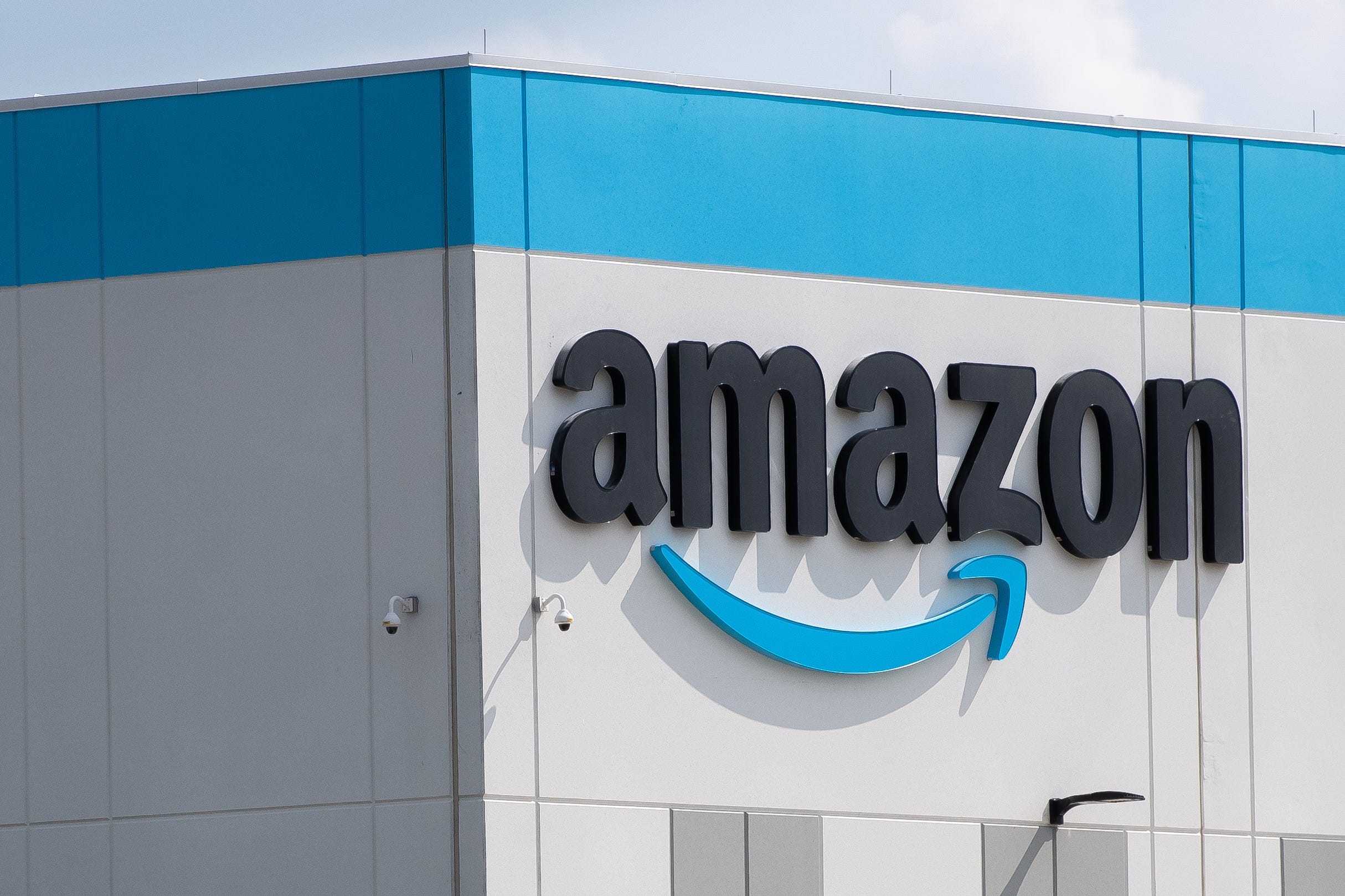 Amazon primed to sign agreement with Redding that would pave way for ...