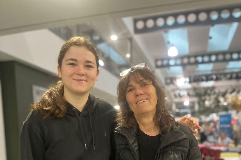 Mum breaks down in tears as daughter opens A-Level results Mum breaks down in tears as daughter opens A-Level results