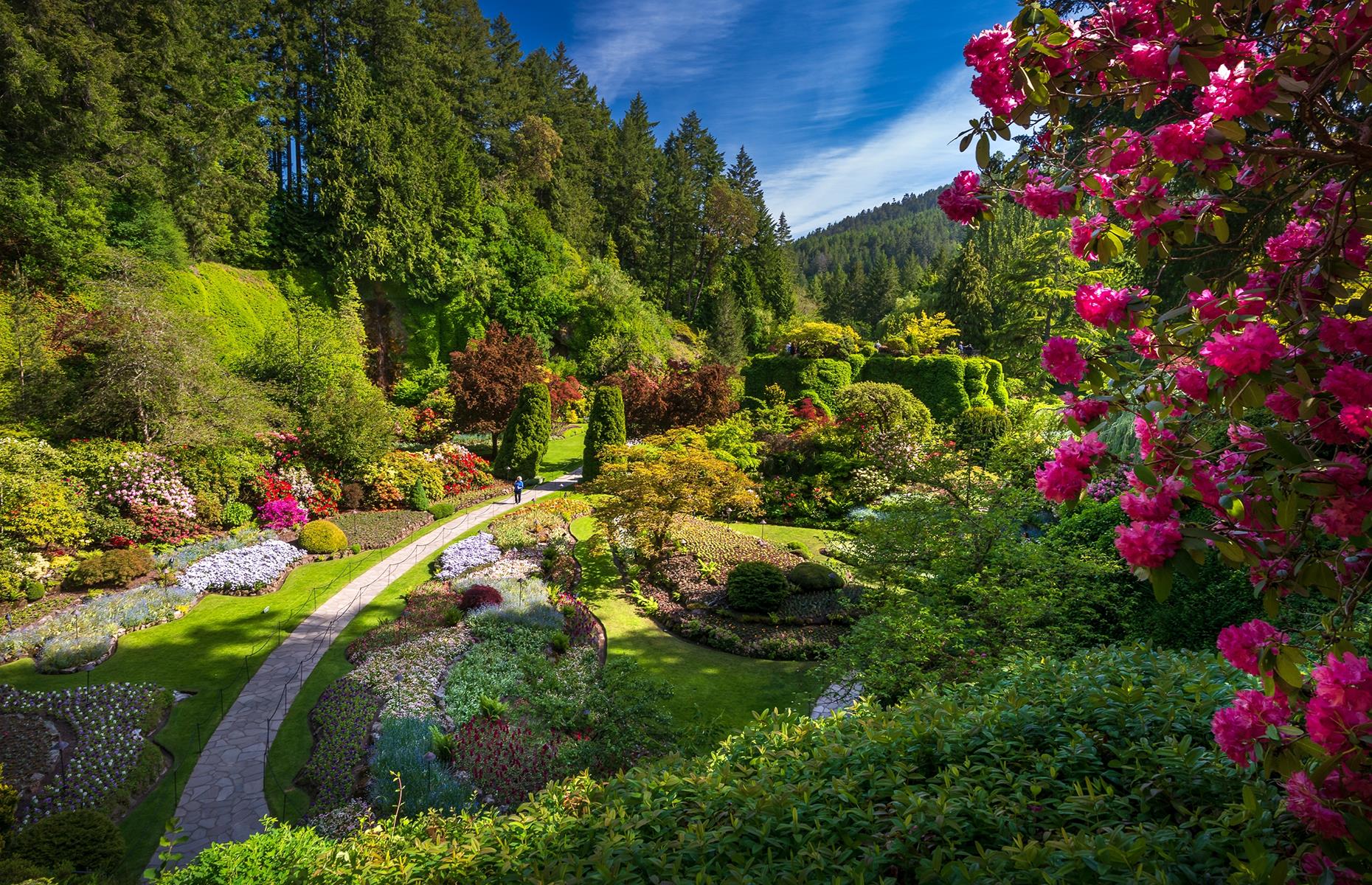 The oldest Canadian attractions that must go on your bucket list