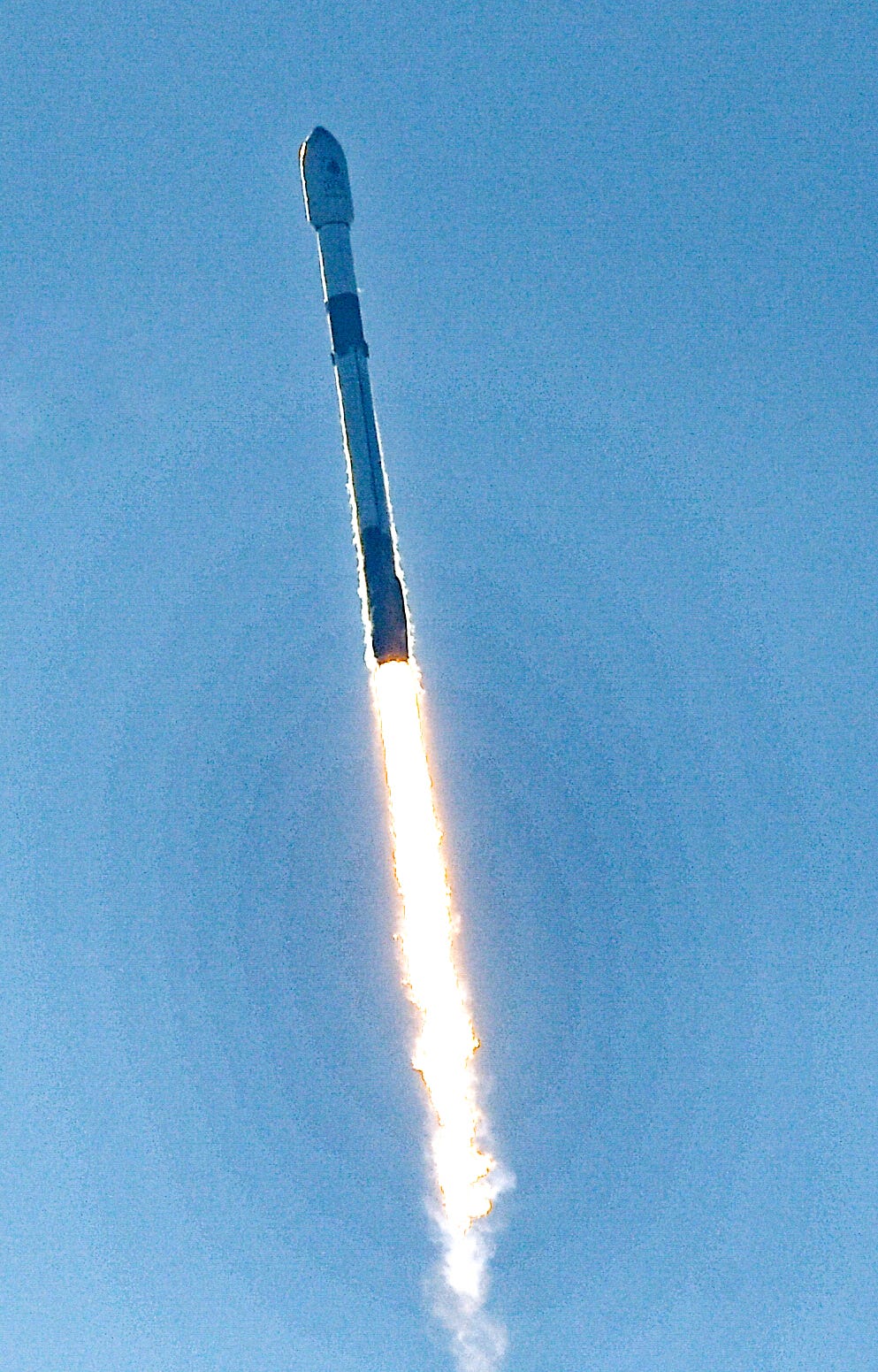 Sonic booms: SpaceX launch recap of Maxar 3 Worldview Legion mission ...