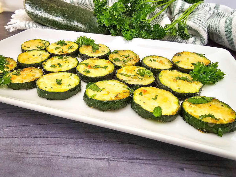 Baked Zucchini Slices With Garlic and Parmesan