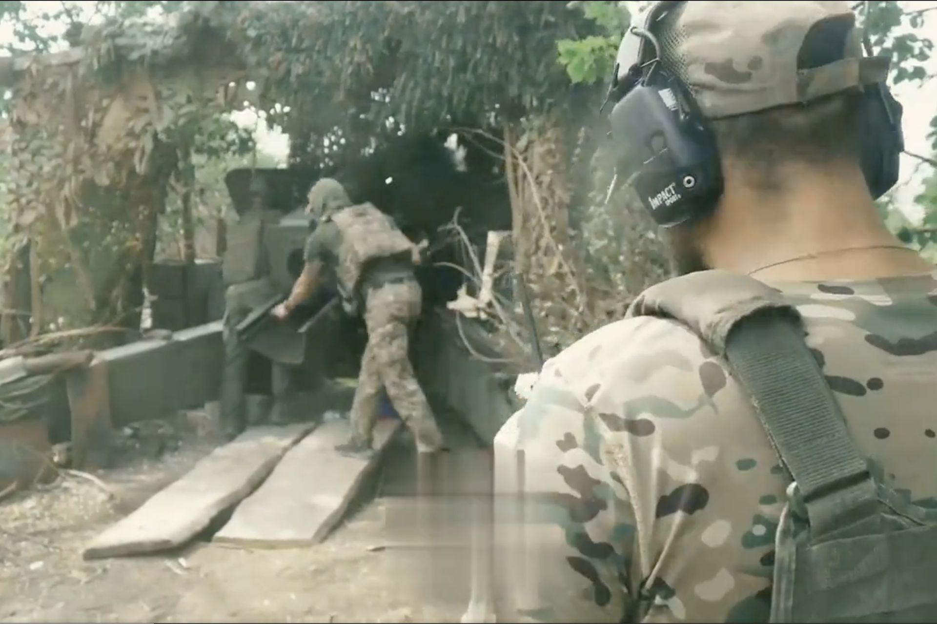 Remember when Russia deployed a new type of hybrid artillery gun more ...