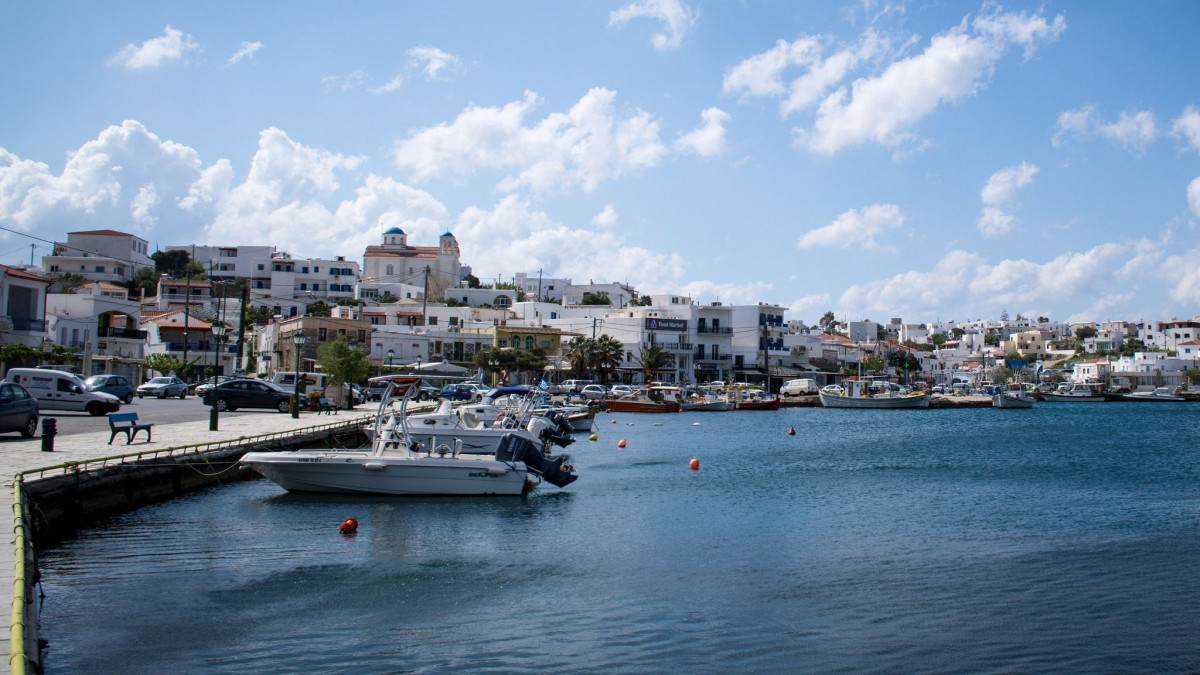 Η Άνδρος στα 24 μέρη με τους πιο εντυπωσιακούς φάρους του πλανήτη