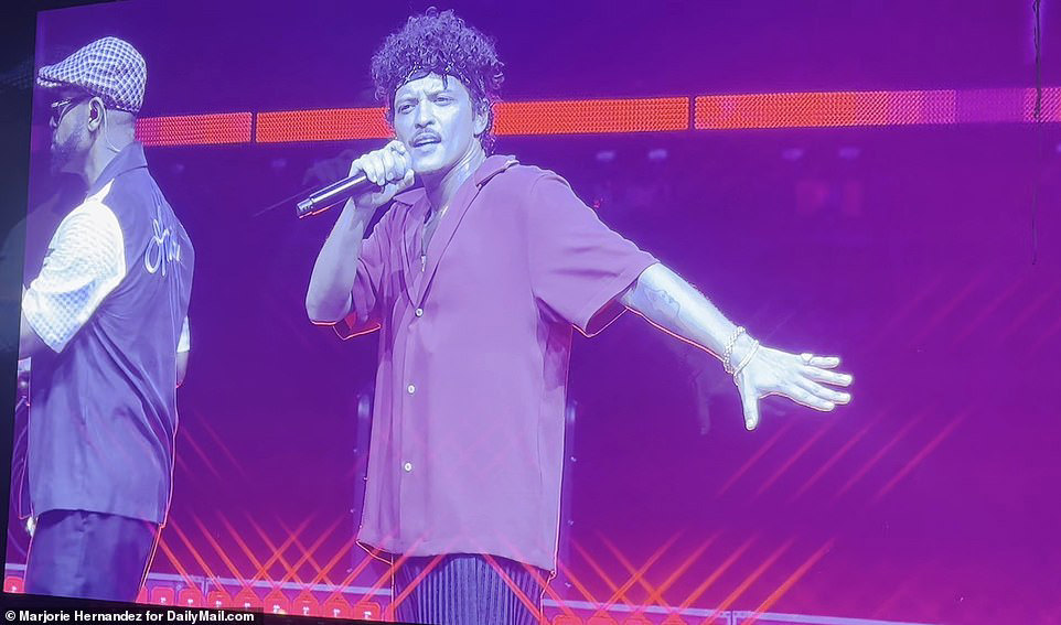 Bruno Mars fans fuming after being locked out of LA's $2billion Intuit Bruno Mars fans fuming after being locked out of LA's $2billion Intuit