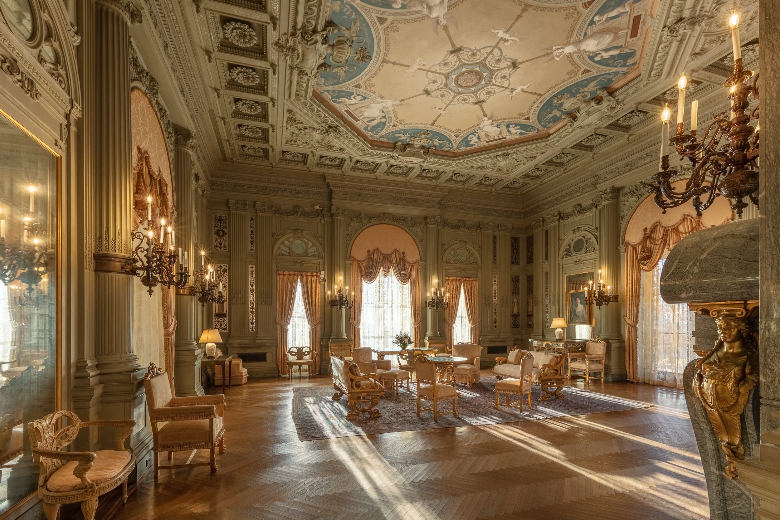 Look inside the Breakers, a 70-room, 138,300-square-foot mansion that ...