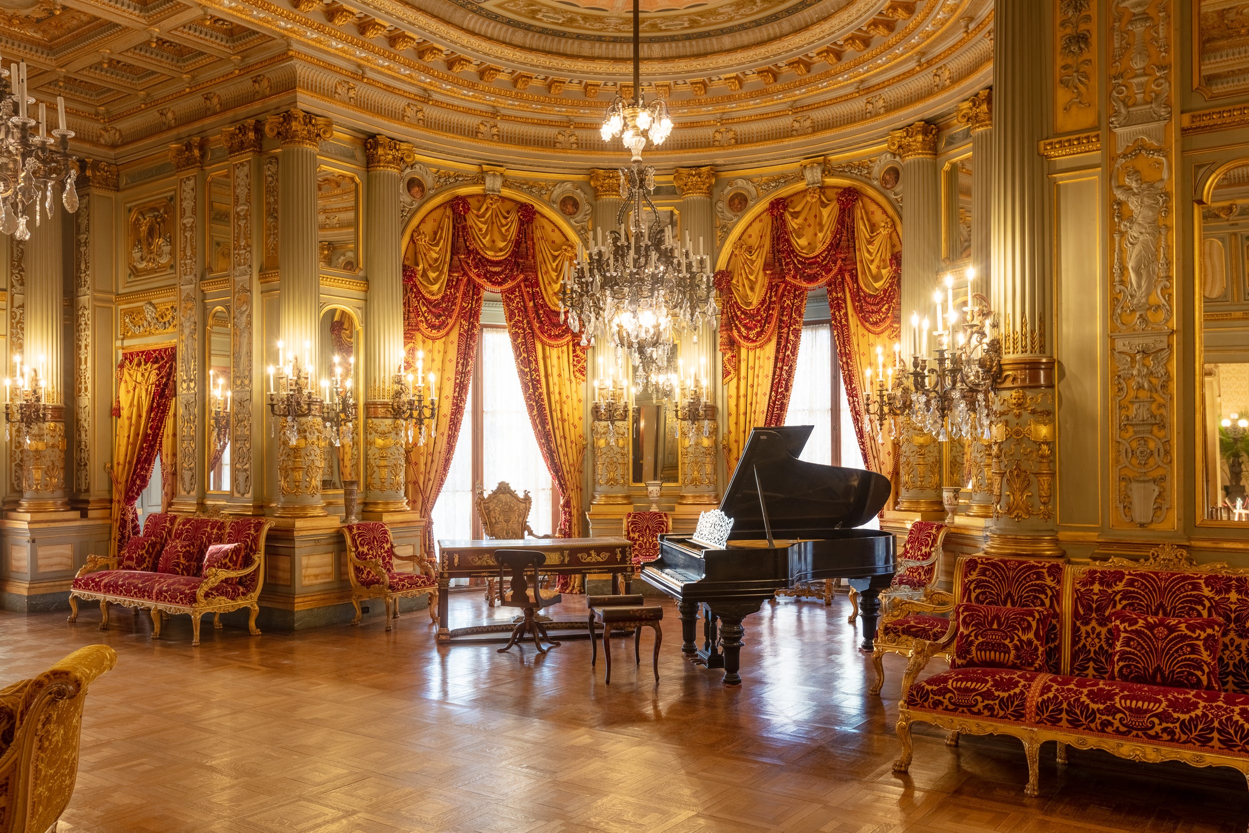Look inside the Breakers, a 70-room, 138,300-square-foot mansion that ...