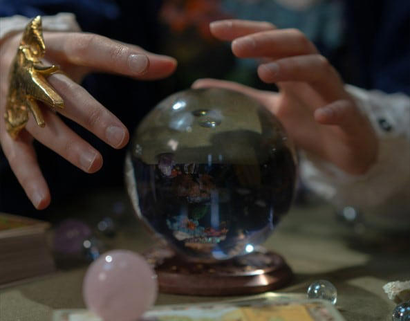 La aterradora predicción de Nostradamus sobre el “Papa negro” y el fin del mundo