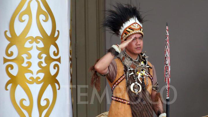Gibran dan Jan Ethes Kompak Pakai Busana Adat Papua di Istana Jakarta Gibran dan Jan Ethes Kompak Pakai Busana Adat Papua di Istana Jakarta