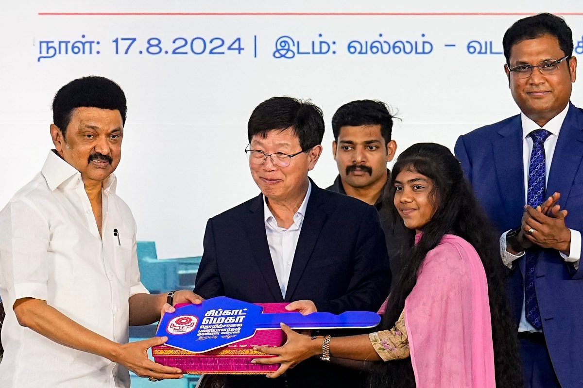 Foxconn Hires Regardless Of Gender, Recruitment On A Rise In India ... Foxconn Hires Regardless Of Gender, Recruitment On A Rise In India ...