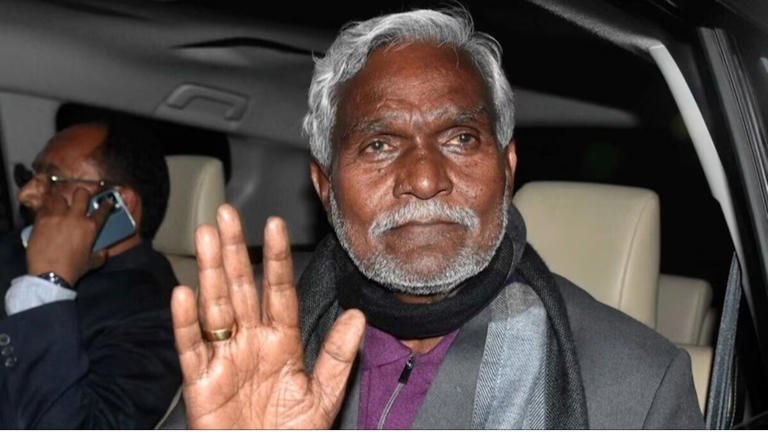 Champai Soren heads to Delhi with 6 MLA amid speculation of BJP switch Champai Soren heads to Delhi with 6 MLA amid speculation of BJP switch