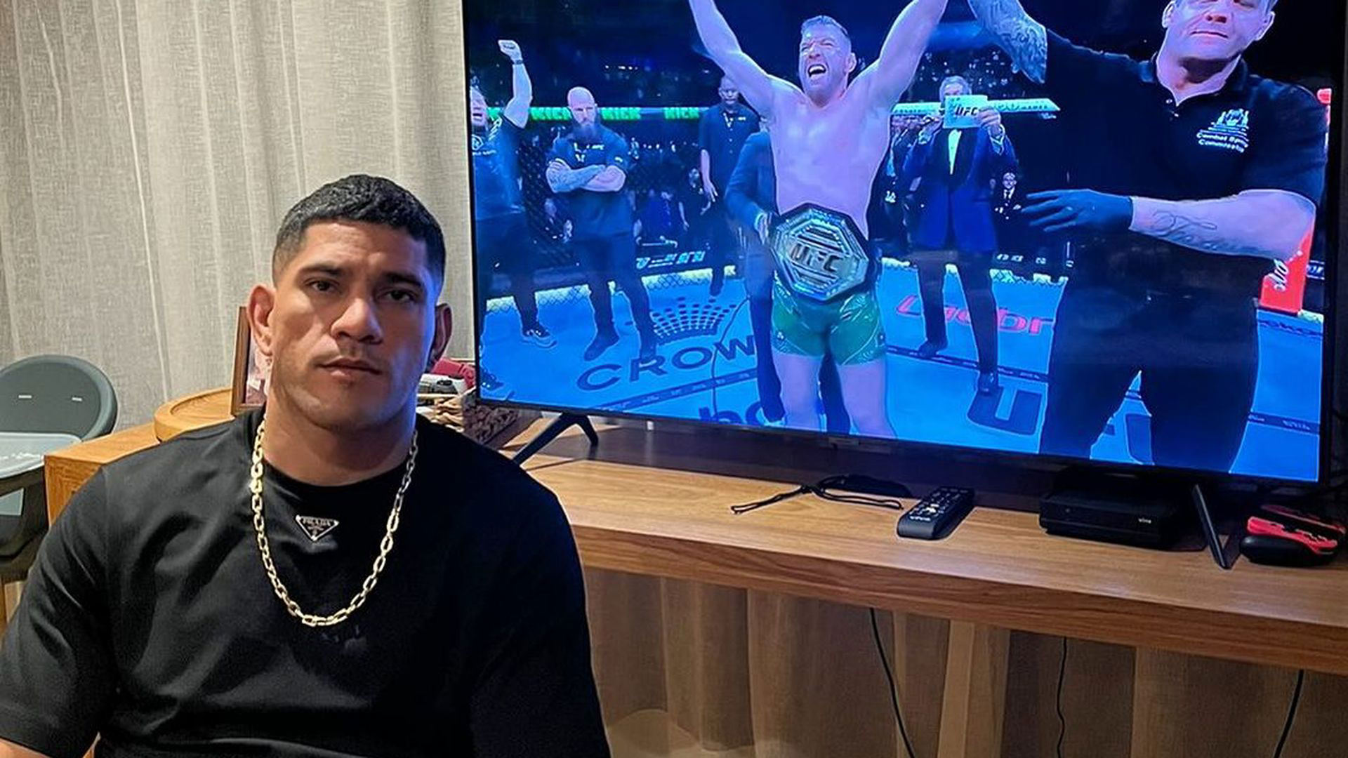 Alex Pereira issues warning for Dricus du Plessis after UFC 305 Alex Pereira issues warning for Dricus du Plessis after UFC 305