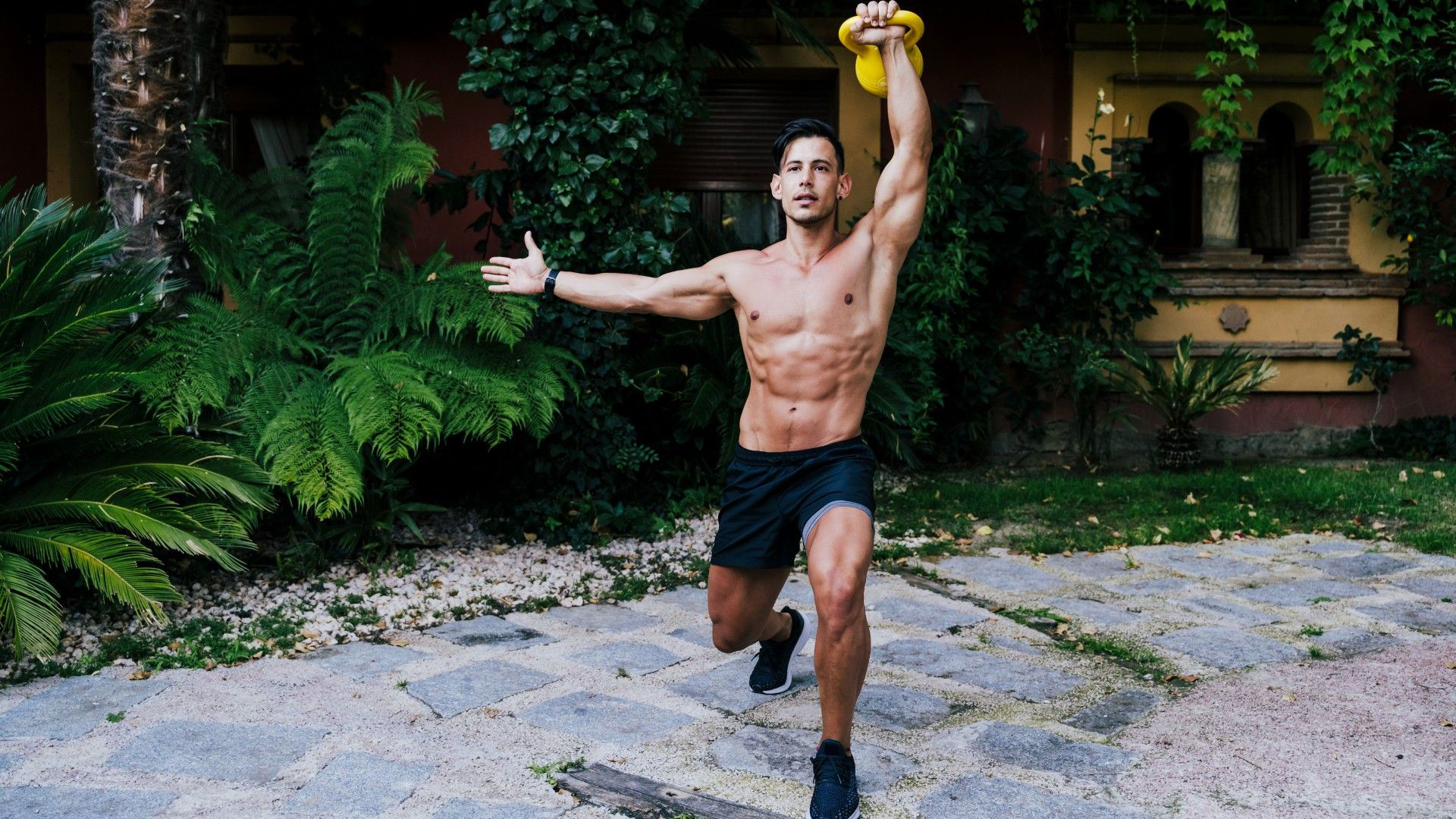 Forget the gym — this 15-minute kettlebell workout strengthens your ... Forget the gym — this 15-minute kettlebell workout strengthens your ...