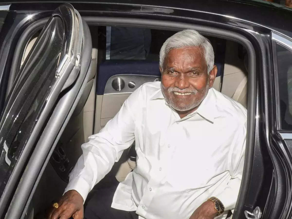 Amid rumours of joining BJP, former Jharkhand CM Champai Soren lands in ... Amid rumours of joining BJP, former Jharkhand CM Champai Soren lands in ...