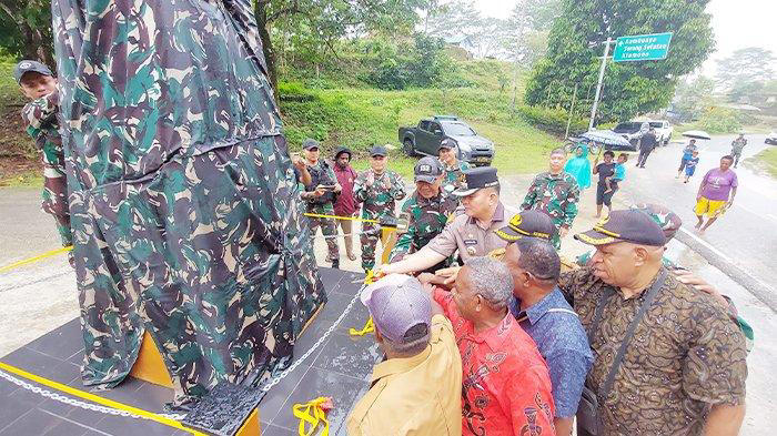 Tugu Satgas Yonif 133/YS Diresmikan,Pj Bupati Maybrat Ungkap Filosofi ... Tugu Satgas Yonif 133/YS Diresmikan,Pj Bupati Maybrat Ungkap Filosofi ...