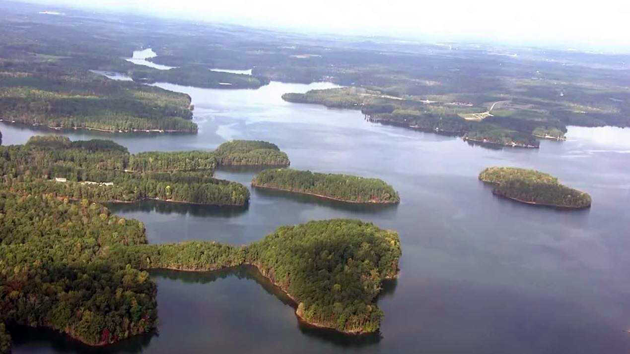 Deputies searching for missing kayaker Deputies searching for missing kayaker