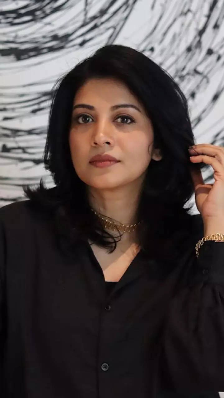 Exploring the timeless elegance of actress Sshivada Exploring the timeless elegance of actress Sshivada