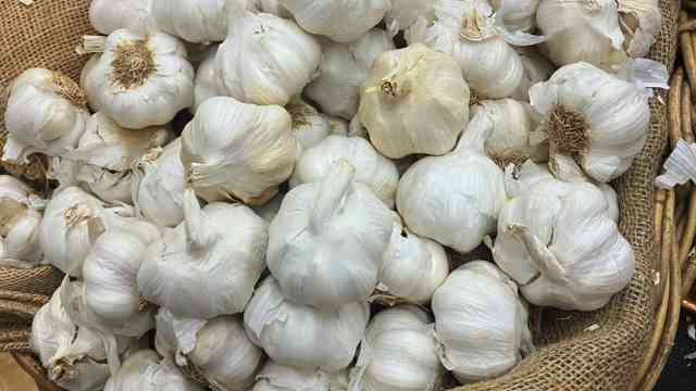 How Many Tablespoons Is 4 Cloves of Garlic? Here’s the Answer