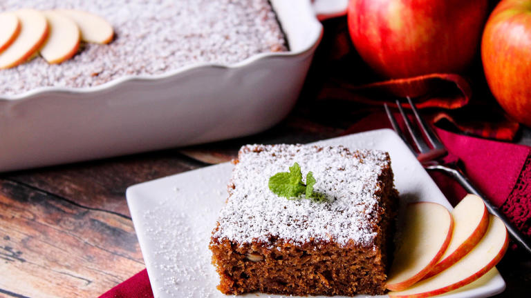 Melissa's Apple Cake Recipe Has Simple Ingredients And Doesn't Require ...