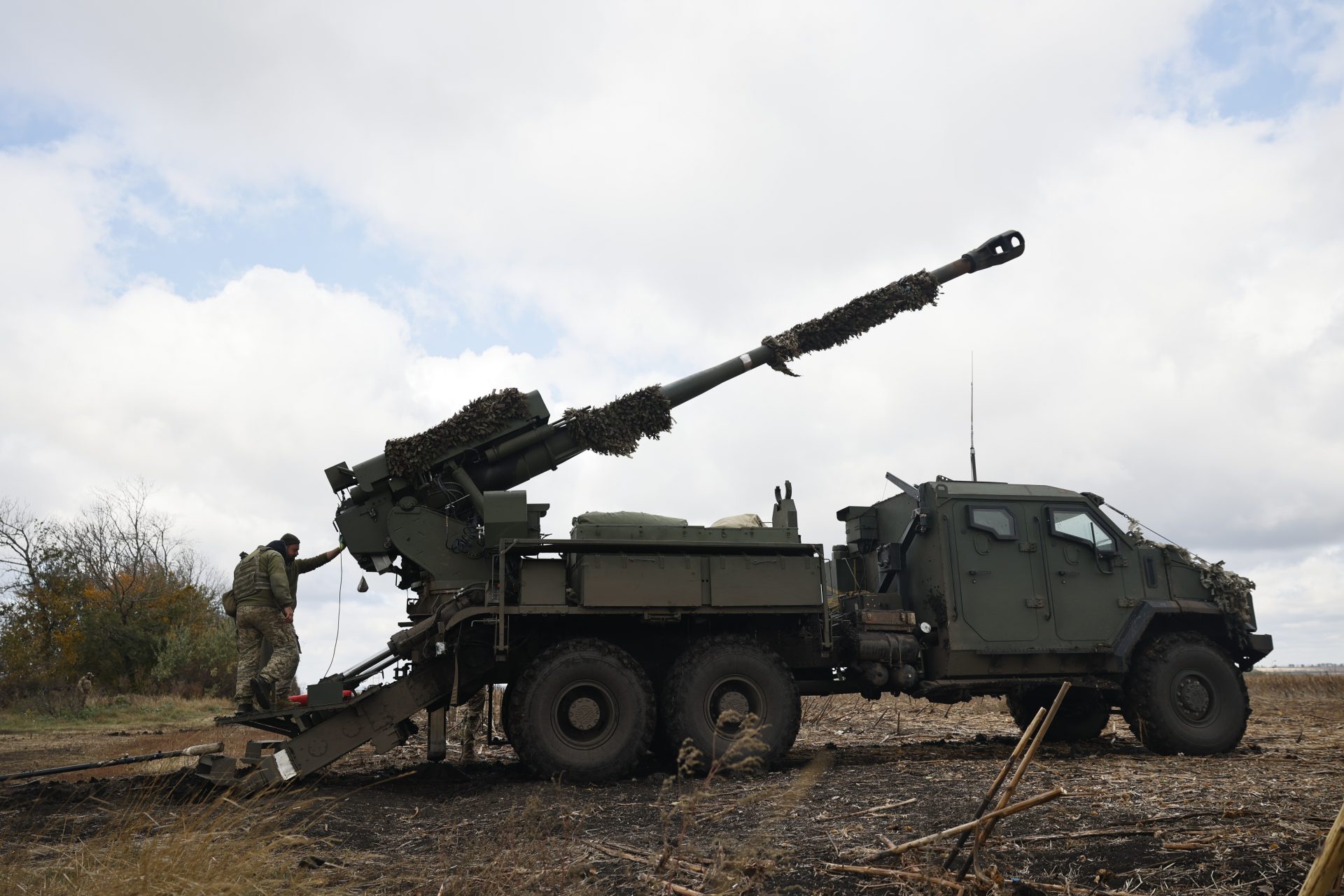 Ukraine just unveiled a powerful new prototype artillery gun