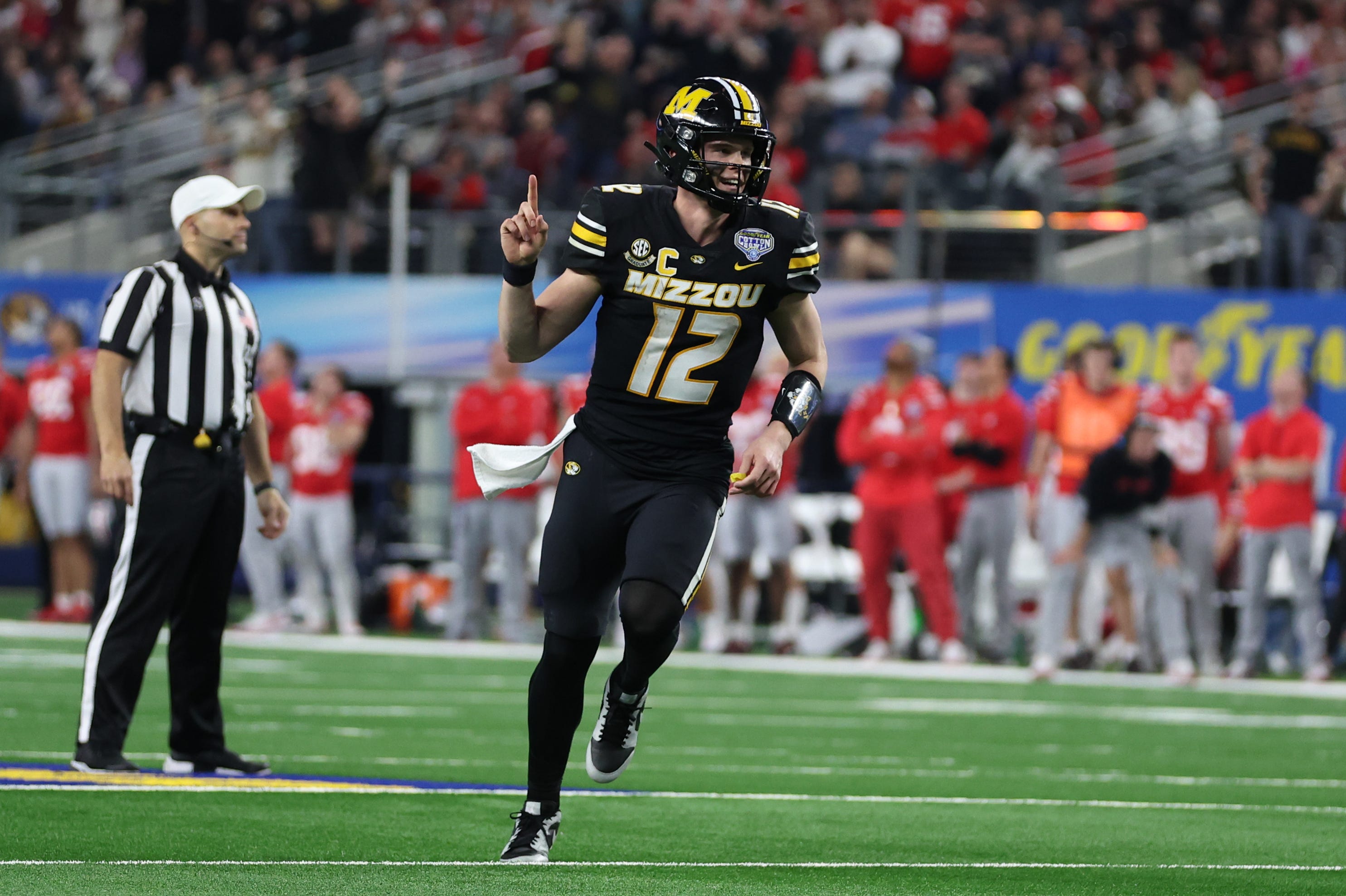 Missouri football narrowly misses out on top-10 ranking in preseason US ...