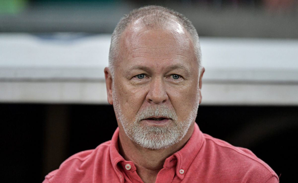 Mano Menezes destaca importância da torcida do Fluminense para evolução ... Mano Menezes destaca importância da torcida do Fluminense para evolução ...