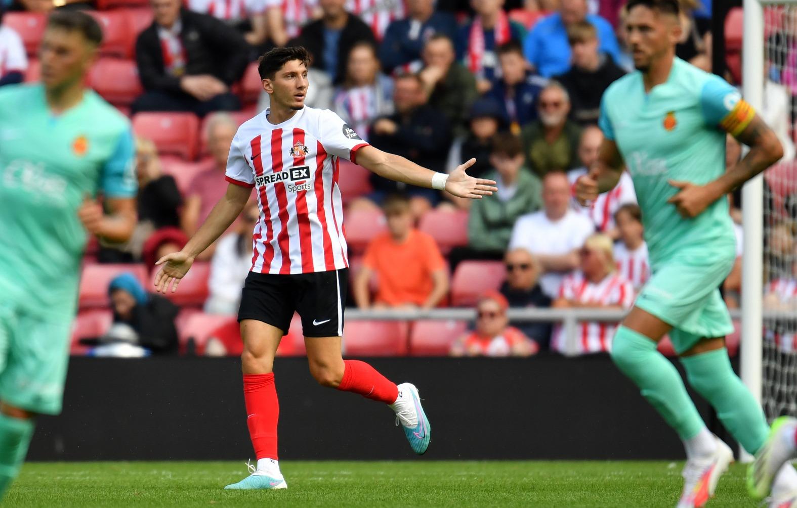 Hibernian boss issues update on transfer pursuit of Sunderland star ...