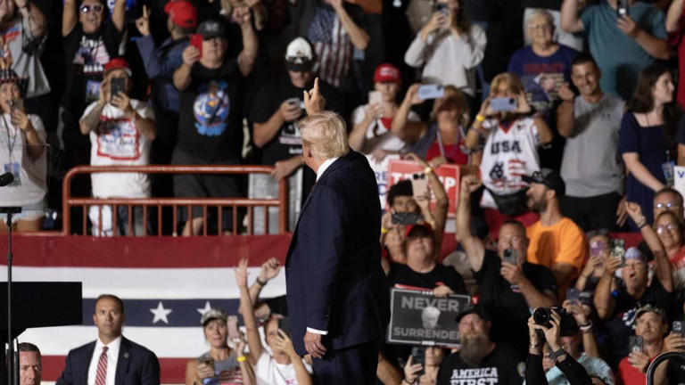 Trump arremete contra el nuevo 'número dos' de Kamala Harris, al que ... Trump arremete contra el nuevo 'número dos' de Kamala Harris, al que ...