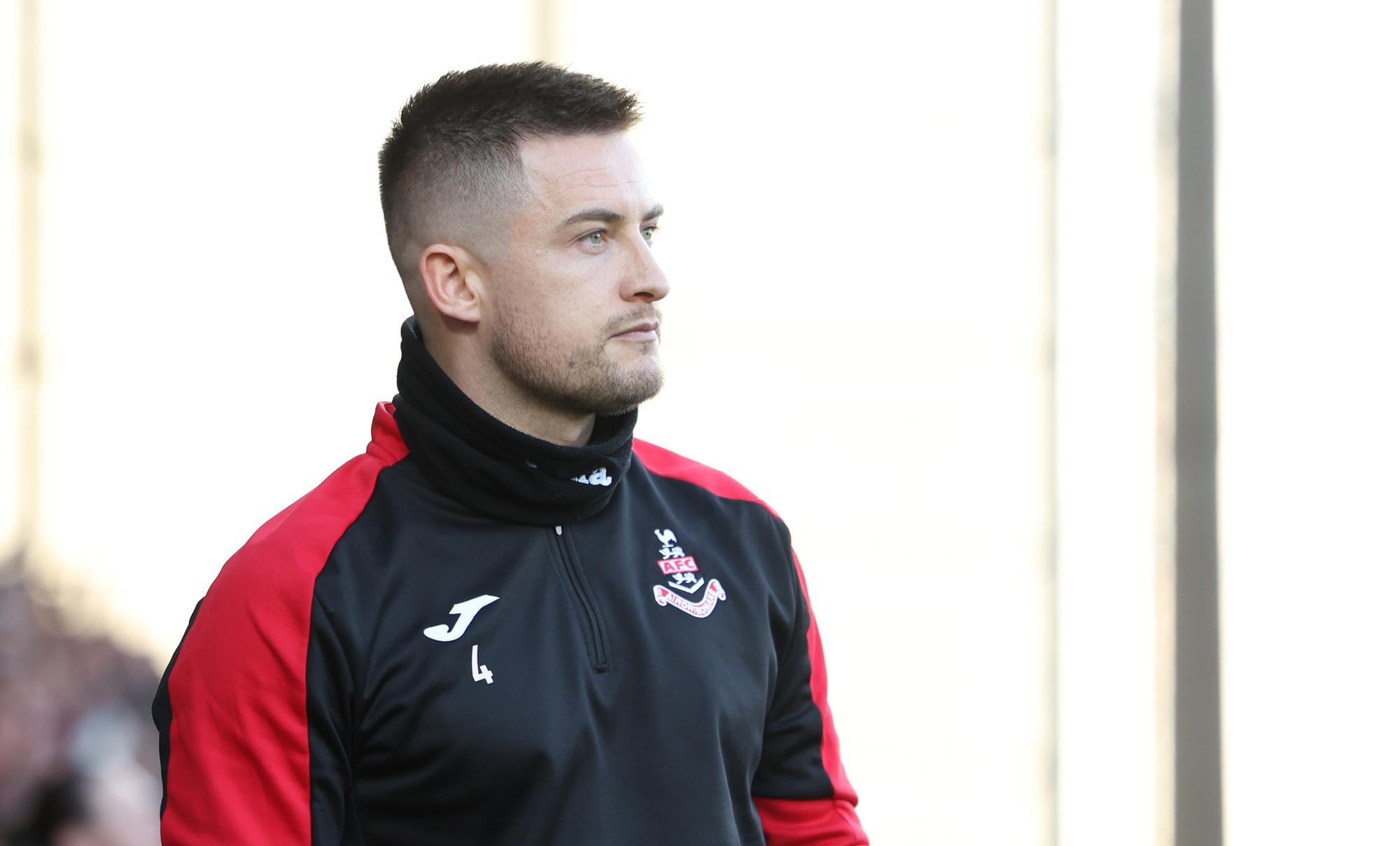 Ex Hibs defender 'among contenders' for Championship vacancy eight ...