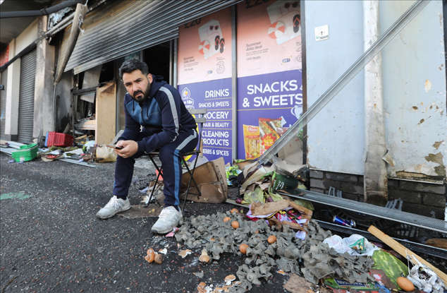 Belfast'ta ırkçı saldırılar devam ediyor Belfast'ta ırkçı saldırılar devam ediyor