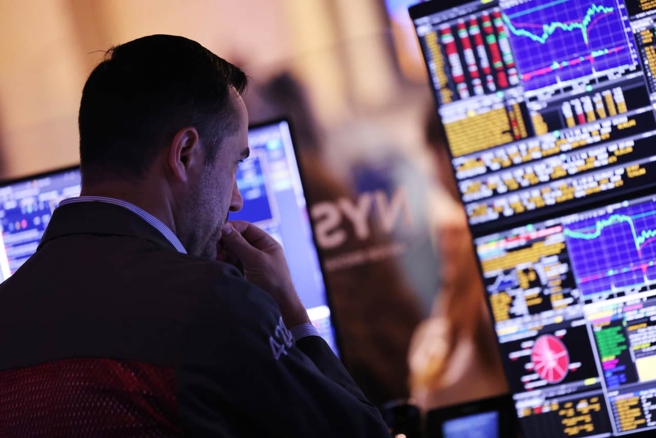 Goldman Sachs Lowers S&P 500 Target, Raises Recession Odds. Why It’s ... Goldman Sachs Lowers S&P 500 Target, Raises Recession Odds. Why It’s ...