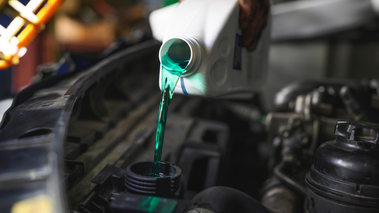 Ψυκτικά υγρά για το αυτοκίνητο: Γιατί έχουν διαφορετικά χρώματα - Ποιος ...