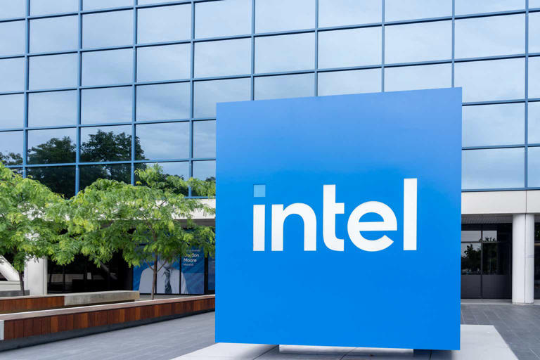 Intel Foundry, Synopsys team up for chip design on Intel's new ...