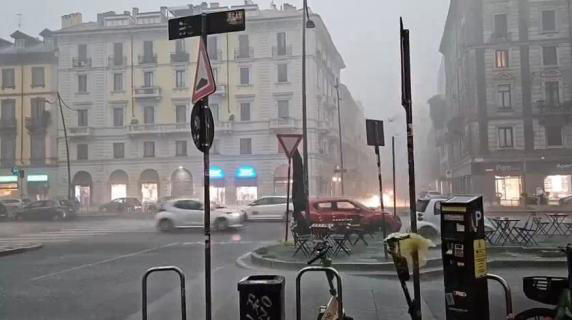 Pioggia, cielo nero e forti raffiche di vento: il nubifragio estivo si ... Pioggia, cielo nero e forti raffiche di vento: il nubifragio estivo si ...