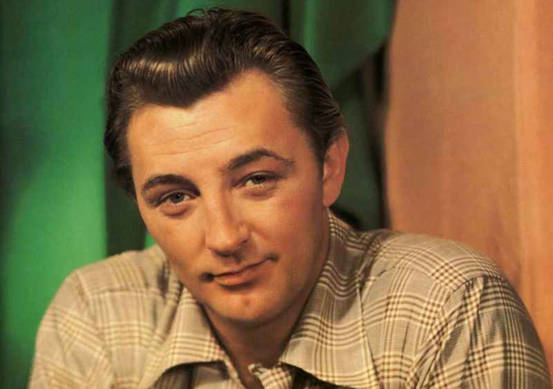 Iconic Noir Star: Robert Mitchum's Sad Cause Of Death In Memoriam