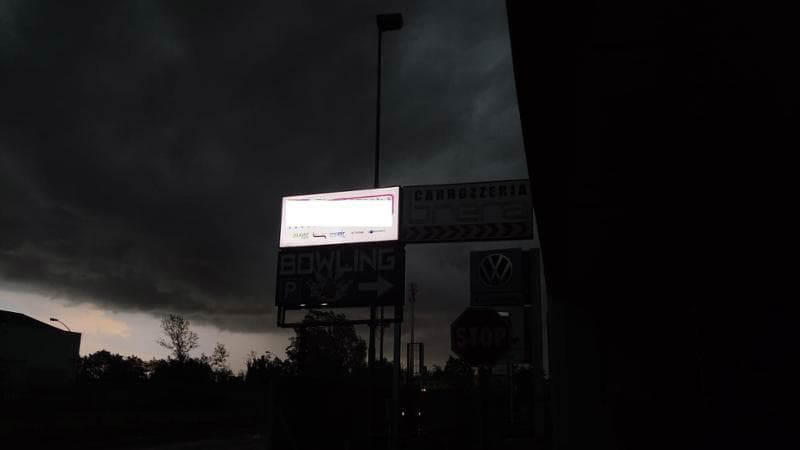 A Milano grandine e nubifragio, il cielo si oscura all’improvviso ... A Milano grandine e nubifragio, il cielo si oscura all’improvviso ...