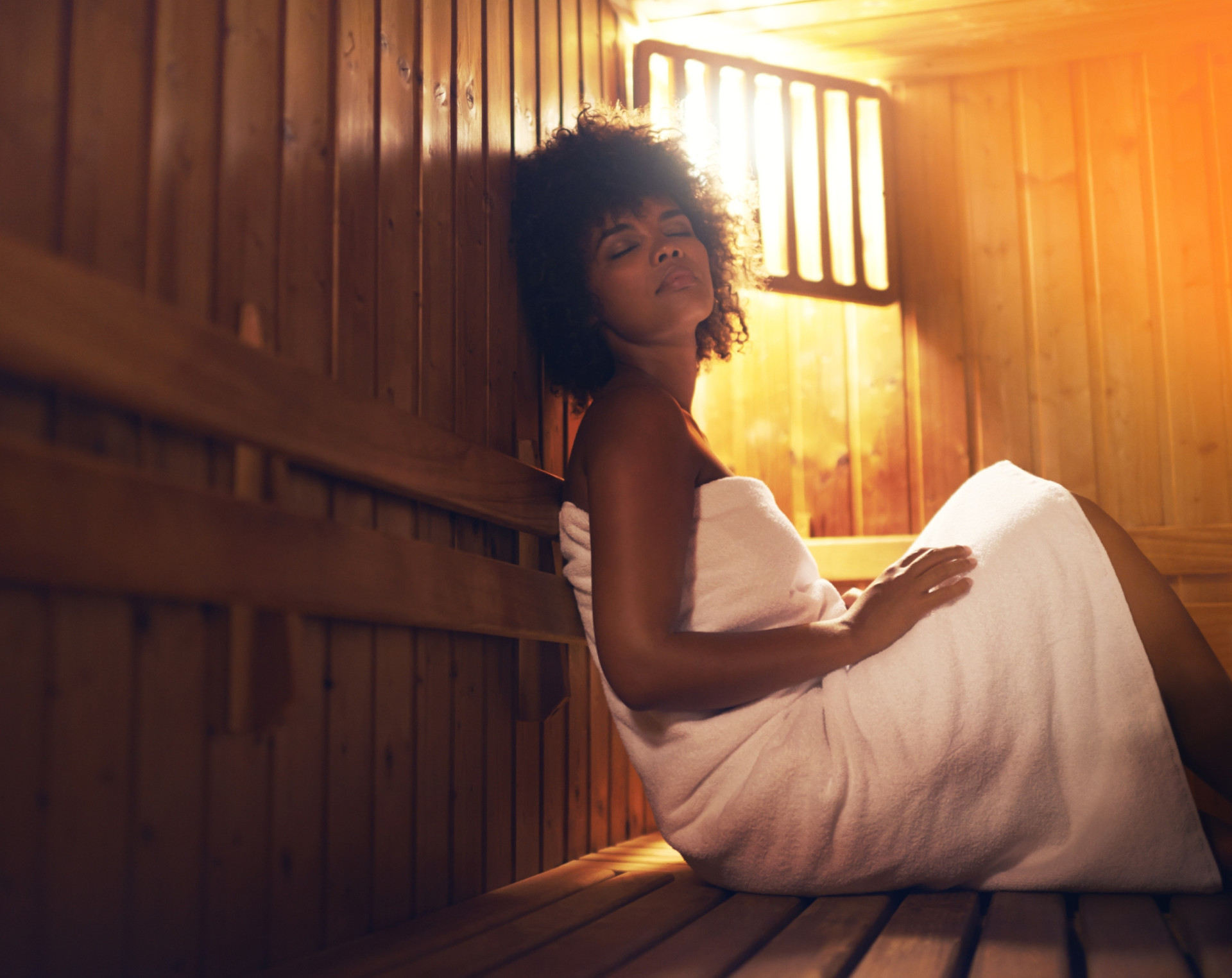 Fördelarna – och riskerna – med att bada bastu