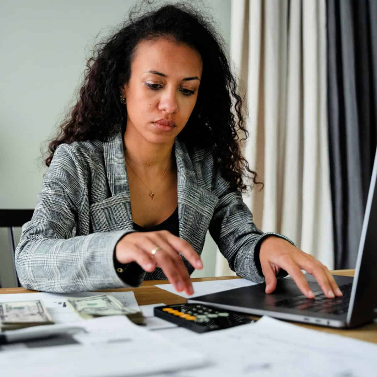 The Ultimate College Survival Guide: Managing Life on a Budget