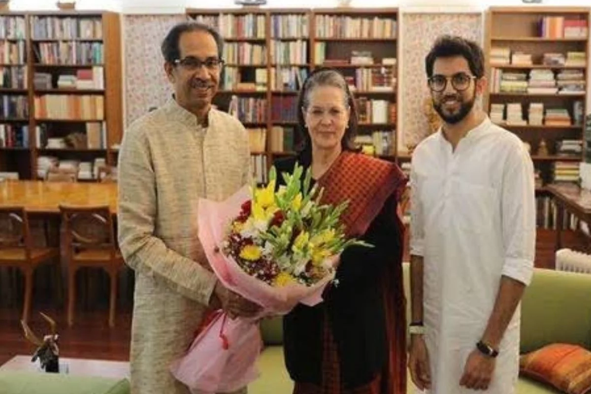 Uddhav Thackeray meets CPP chairperson Sonia Gandhi Uddhav Thackeray meets CPP chairperson Sonia Gandhi