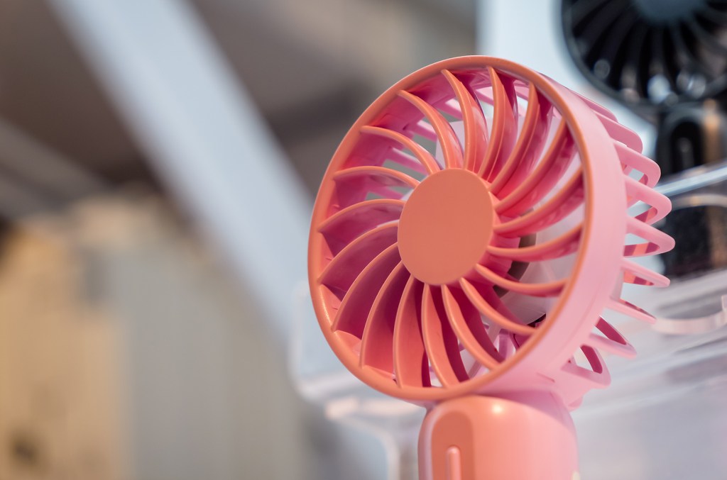 Music Fans Say Amazon's $12 Portable Fan Helps Them Stay Cool at ...