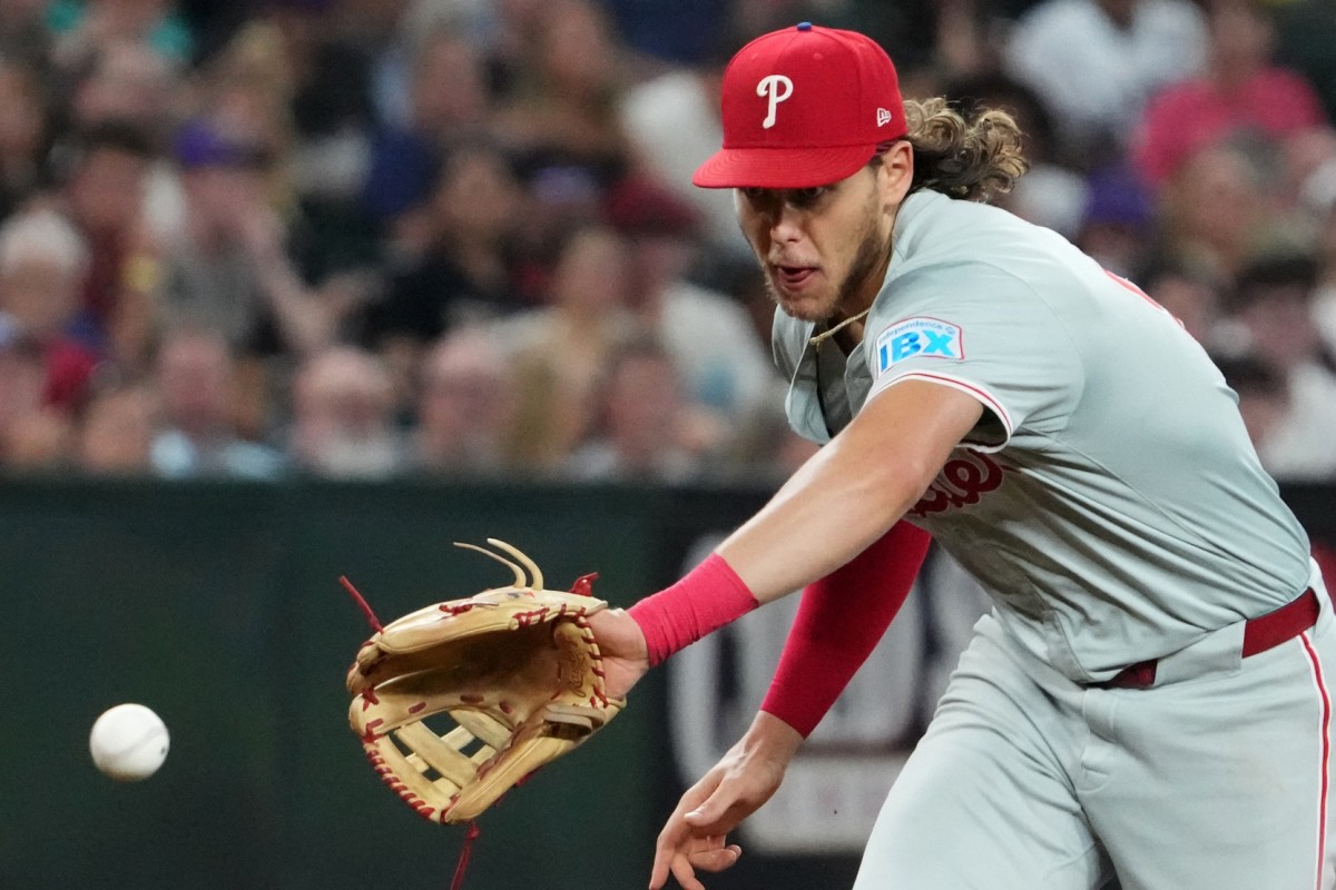 Phillies Infielder Reveals Not Paying Attention to MLB Offseason News