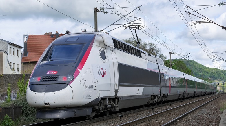 The 5 Fastest High-Speed Trains In Operation Today