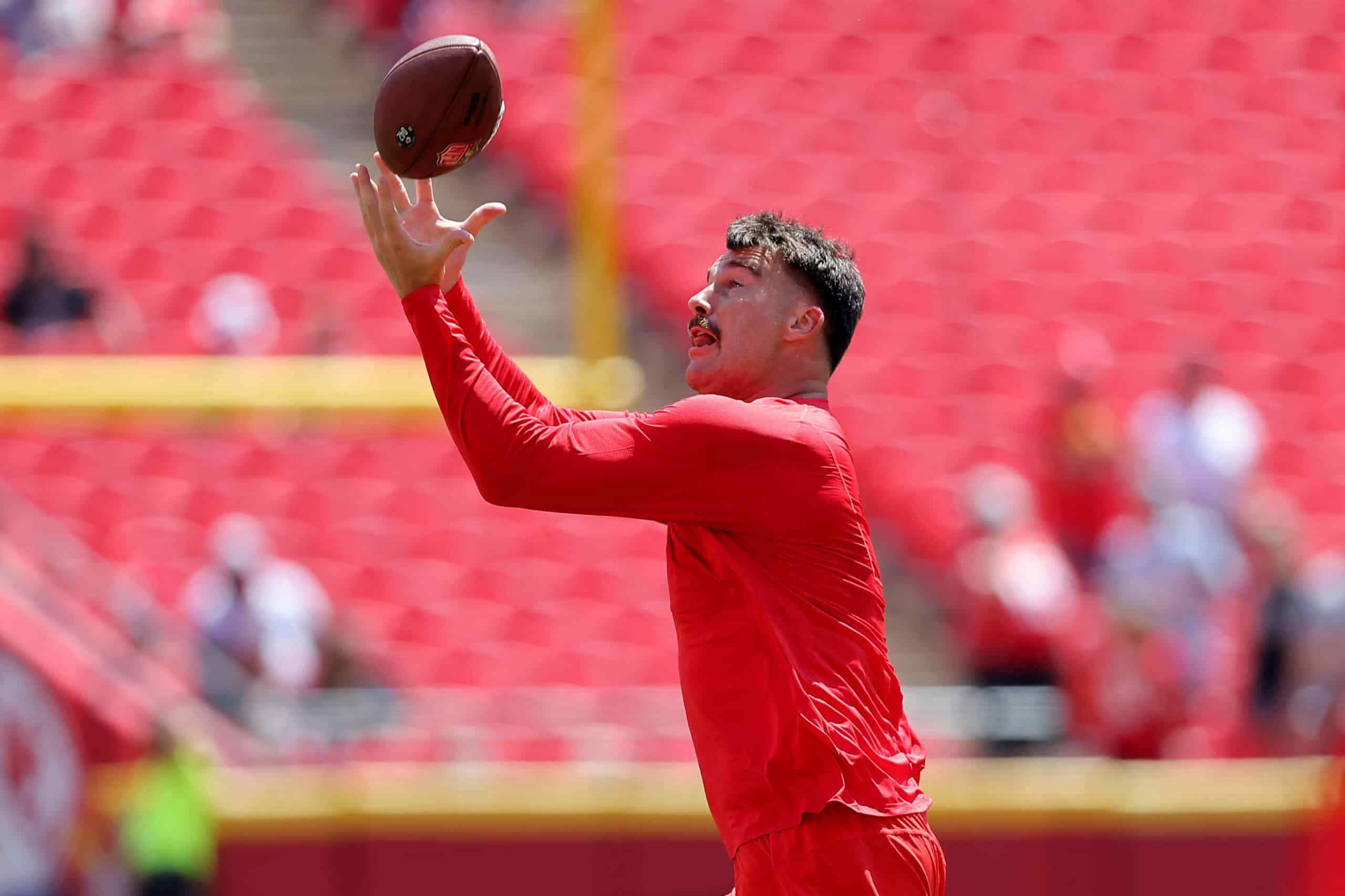 Travis Kelce Hilariously Roasts Patrick Mahomes Travis Kelce Hilariously Roasts Patrick Mahomes