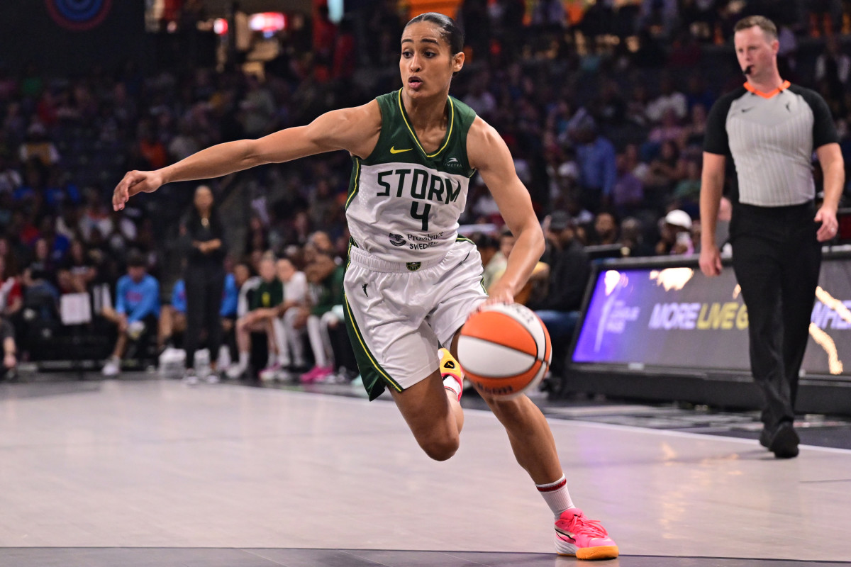 Notre Dame Legend Skylar Diggins-Smith Turns Heads At NCAA Tournament Game