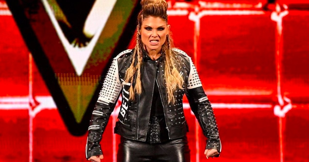 Beth Phoenix debuts new look in latest photo