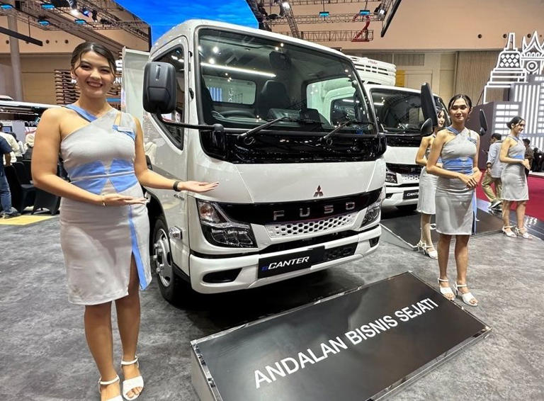 Kepala Kuning Tetap Terlaris, KTB Pasarkan Truk Listrik eCanter Kepala Kuning Tetap Terlaris, KTB Pasarkan Truk Listrik eCanter