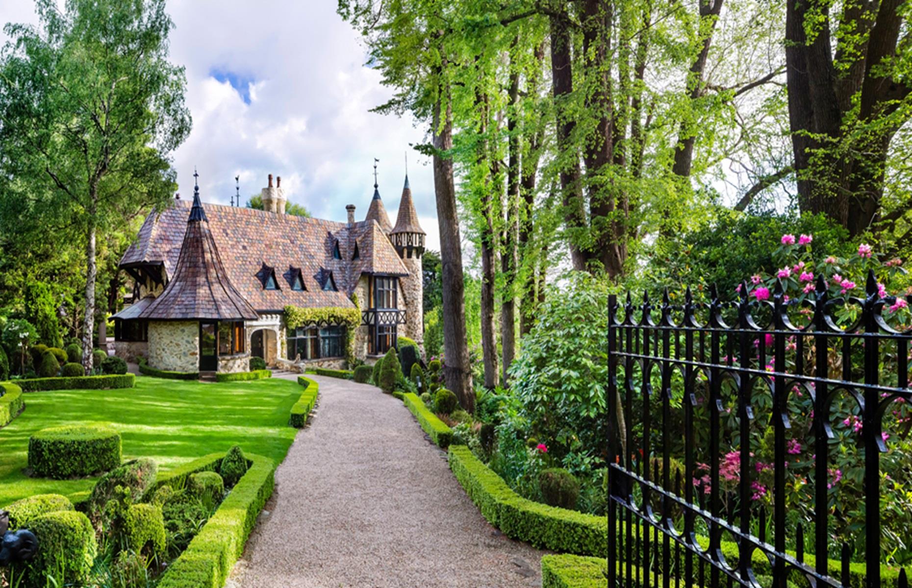 Step inside 7 majestic castles that look like they belong in a fairytale