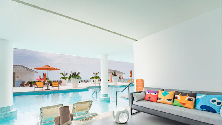 Poolside perfection: 11 all-inclusive family resorts with swim-up rooms ...